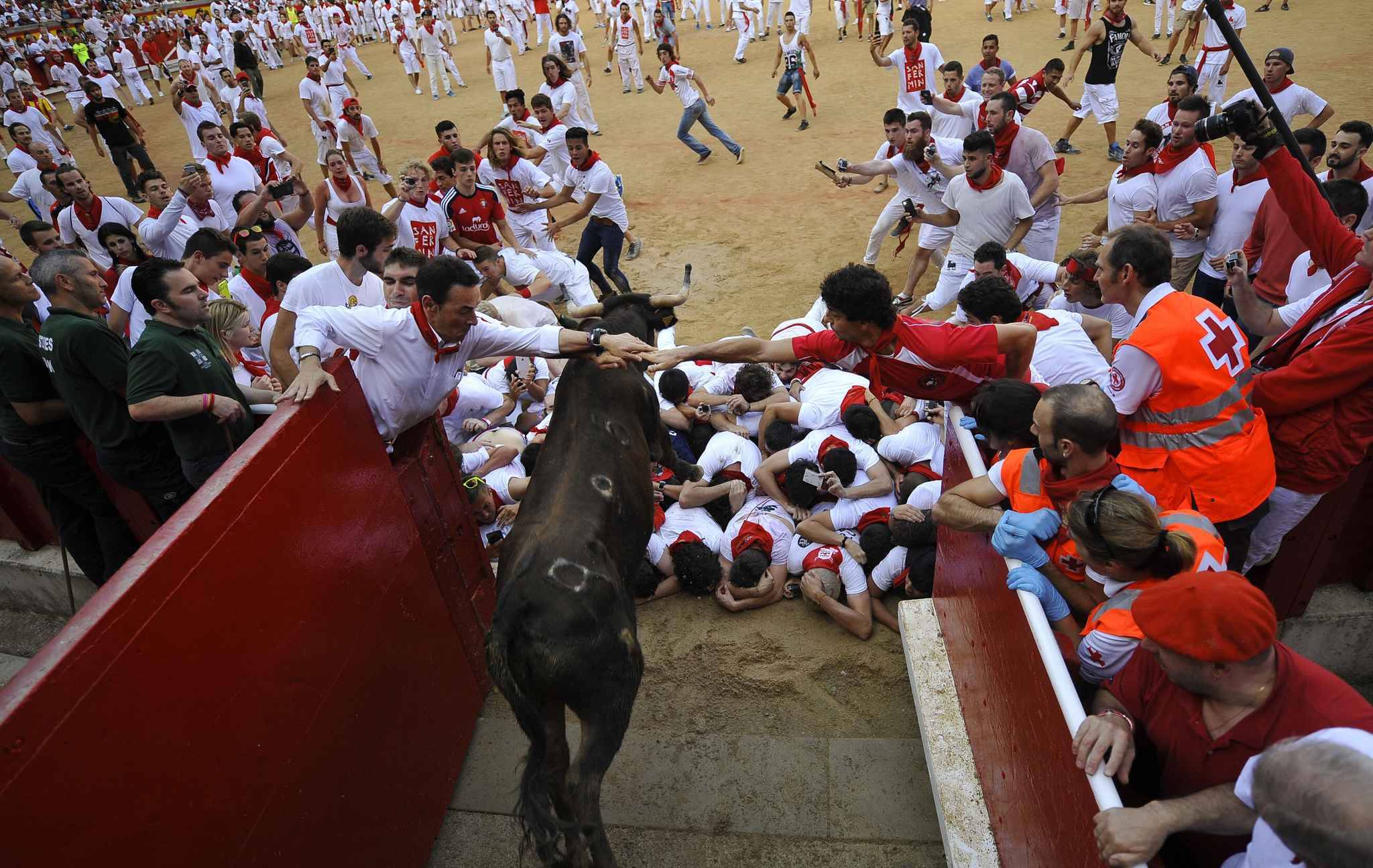 Cornada por el chirimbolo en el último encierro de San Fermín