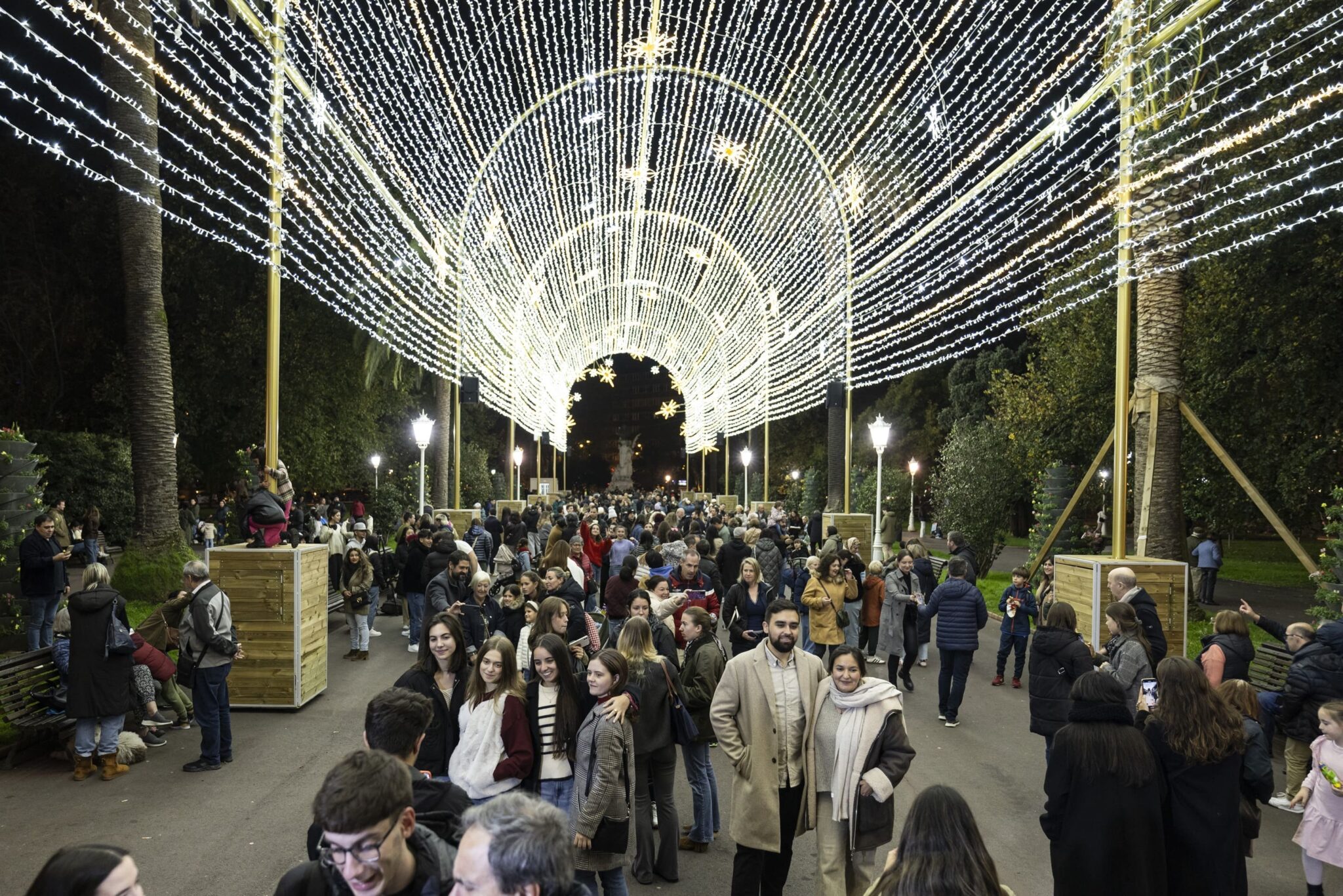 Bilbao da la bienvenida a la Navidad con un espectacular encendido de luces