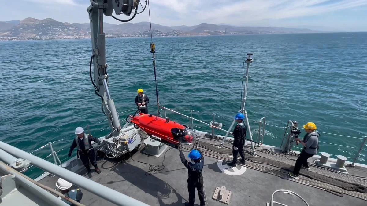 La Armada blinda los cables submarinos que conectan Bilbao