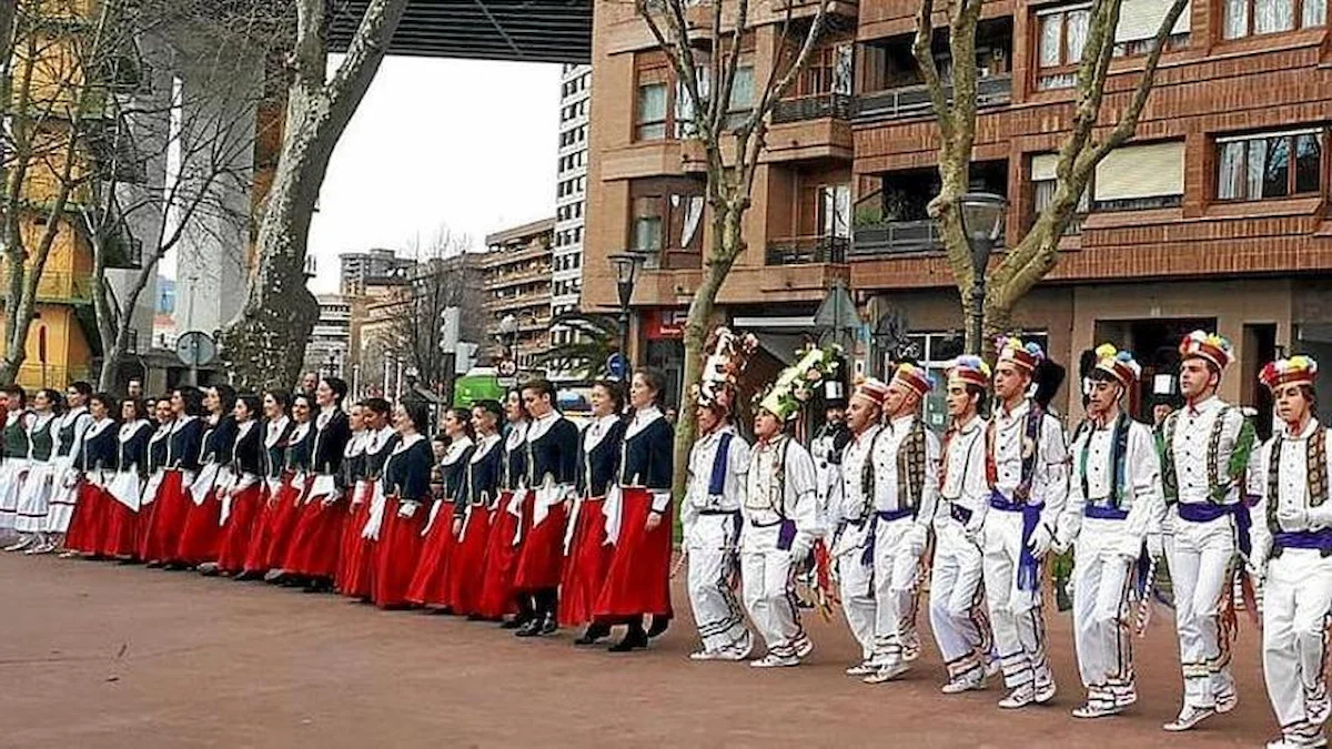 Dantza plazetan: 17 actuaciones de folklore en Bilbao